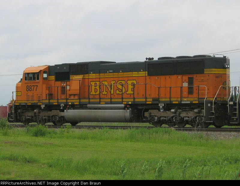 BNSF 8877